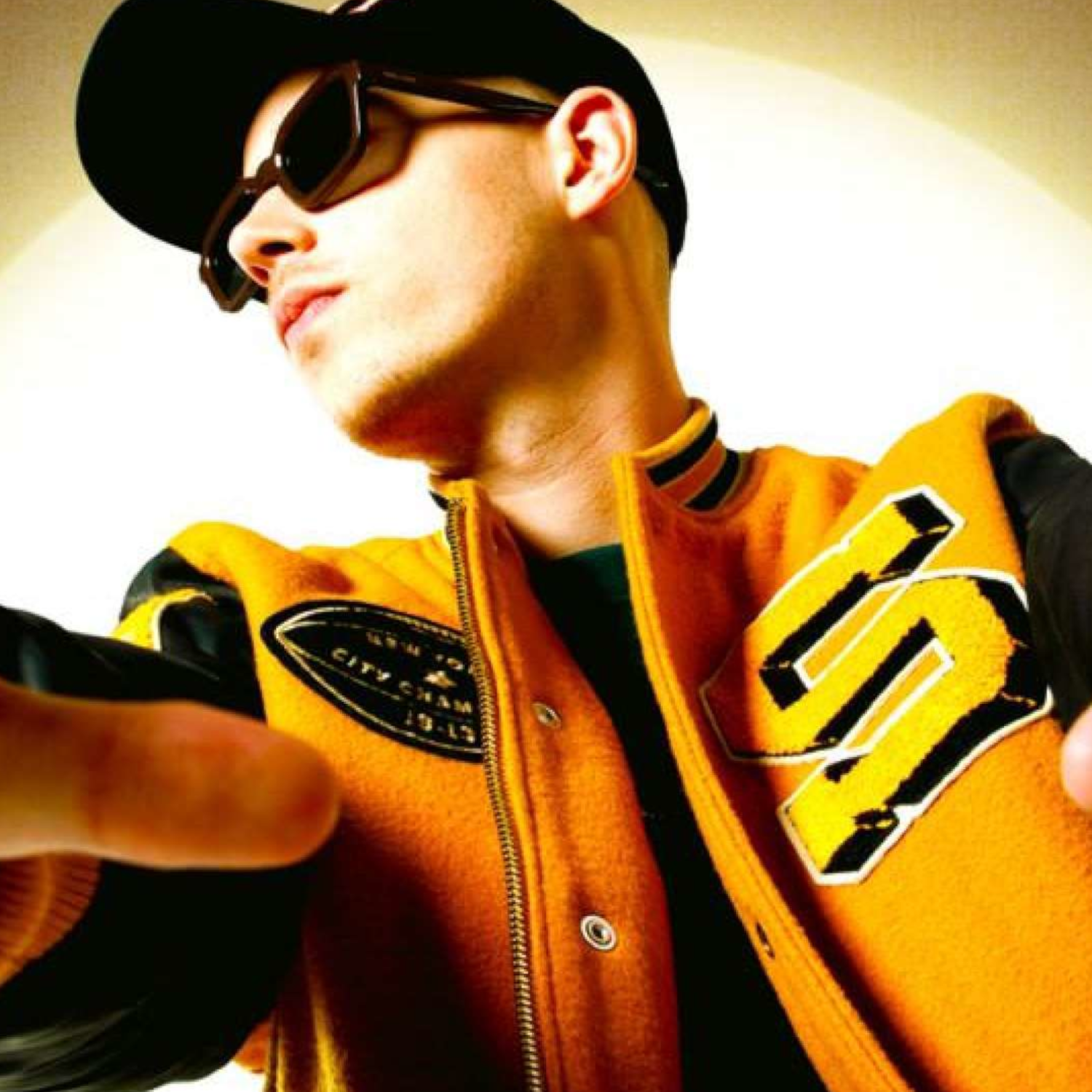 Léo SVR, rappeur au flow solaire et à la plume affûtée | RAJE